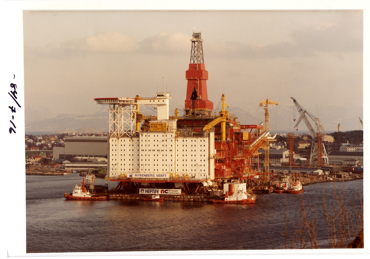 Statfjord C ved Rosenberg Verft i 1984 - Norsk Oljemuseum / DigitaltMuseum