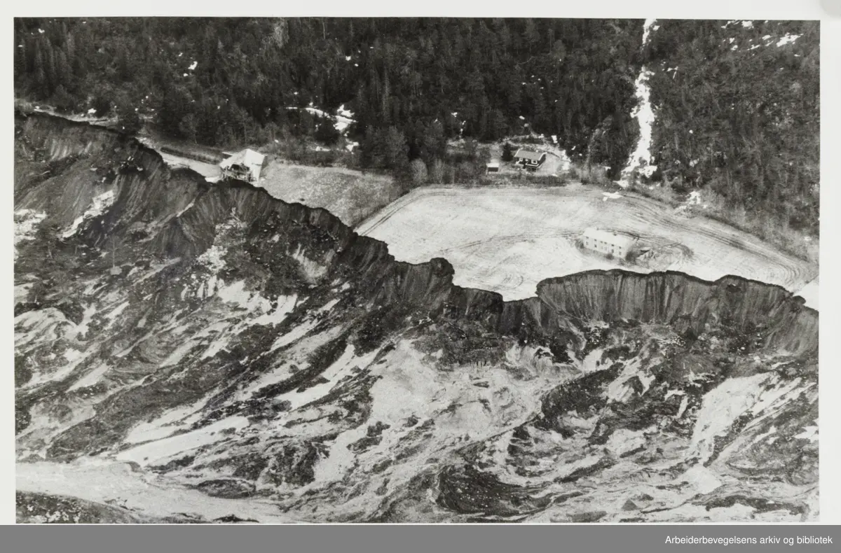 Rasulykke i Rissa. Bildetekst: Største leirras i Norge. Leirraset i ...