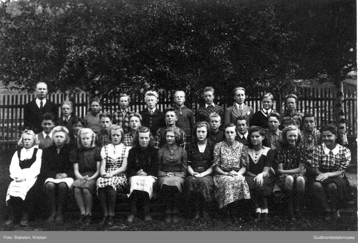 Konfirmantane i Skjåk 1942 - Gudbrandsdalsmusea AS / DigitaltMuseum
