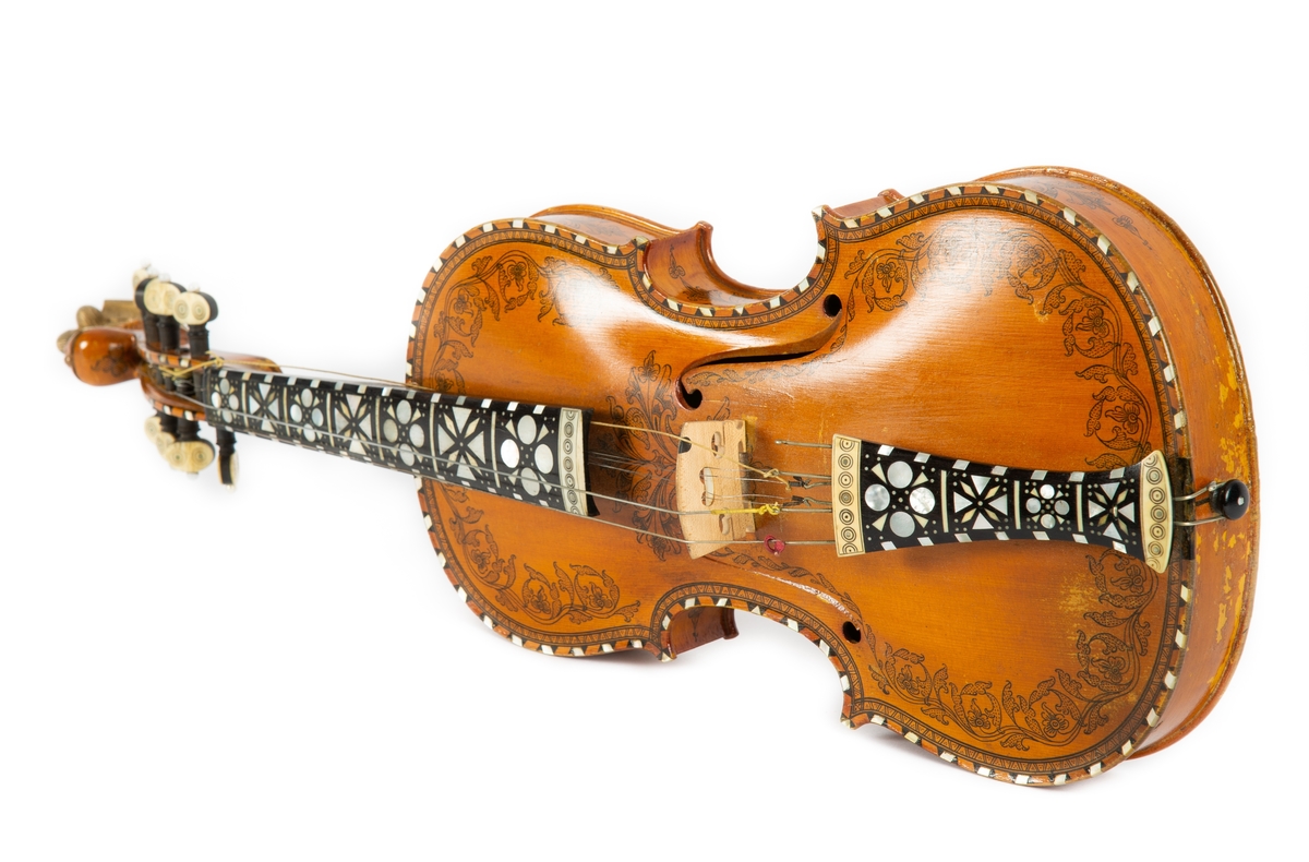 Hardingfele - Valdres Folkemuseum / DigitaltMuseum