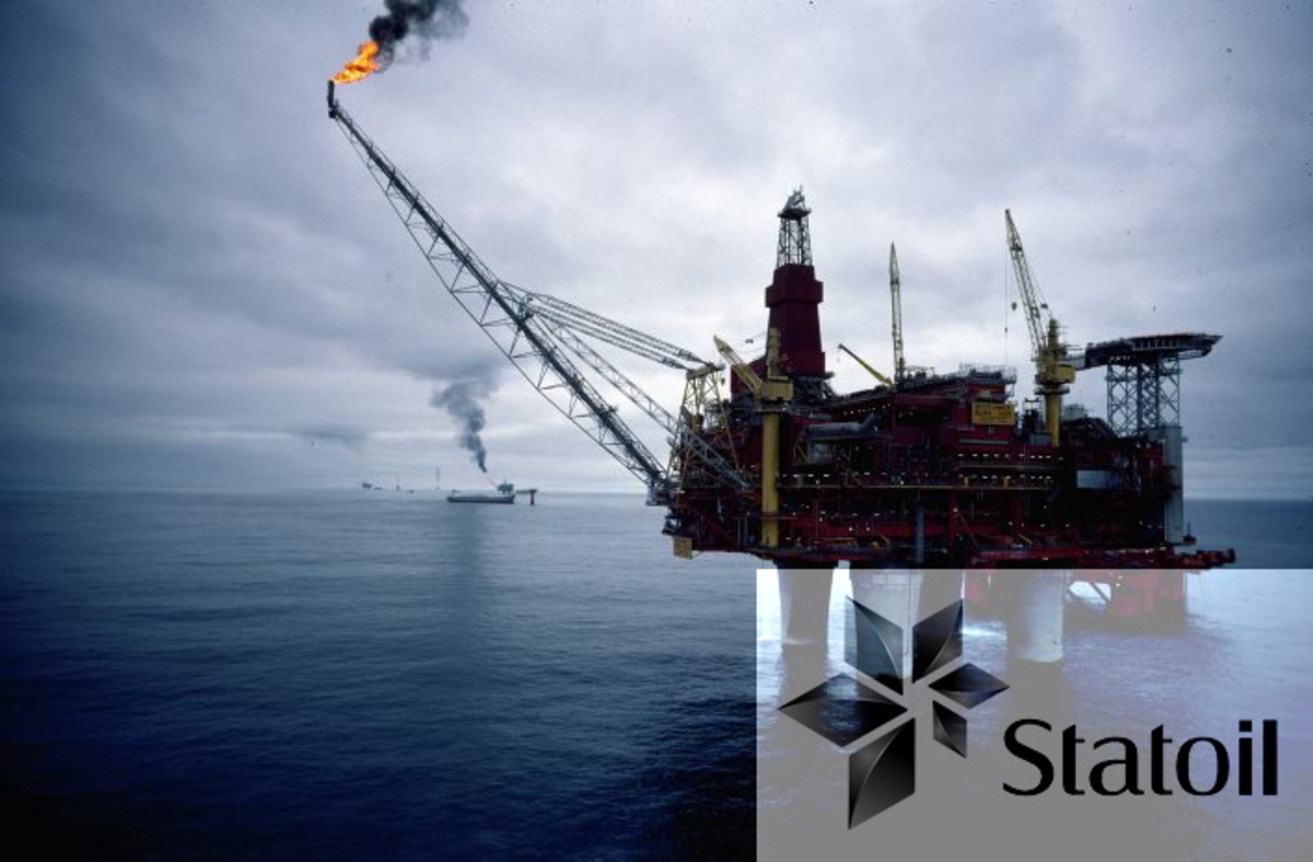 Statfjord C står plassert i på den nordlige delen av Statfjordfeltet. I bakgrunnen ligger en ...